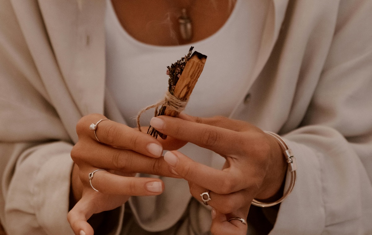 Palo santo: o que é, para que serve e como usar | Personare