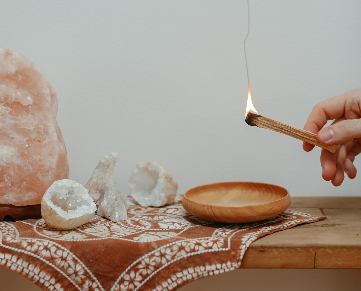 Palo santo: o que é, para que serve e como usar | Personare