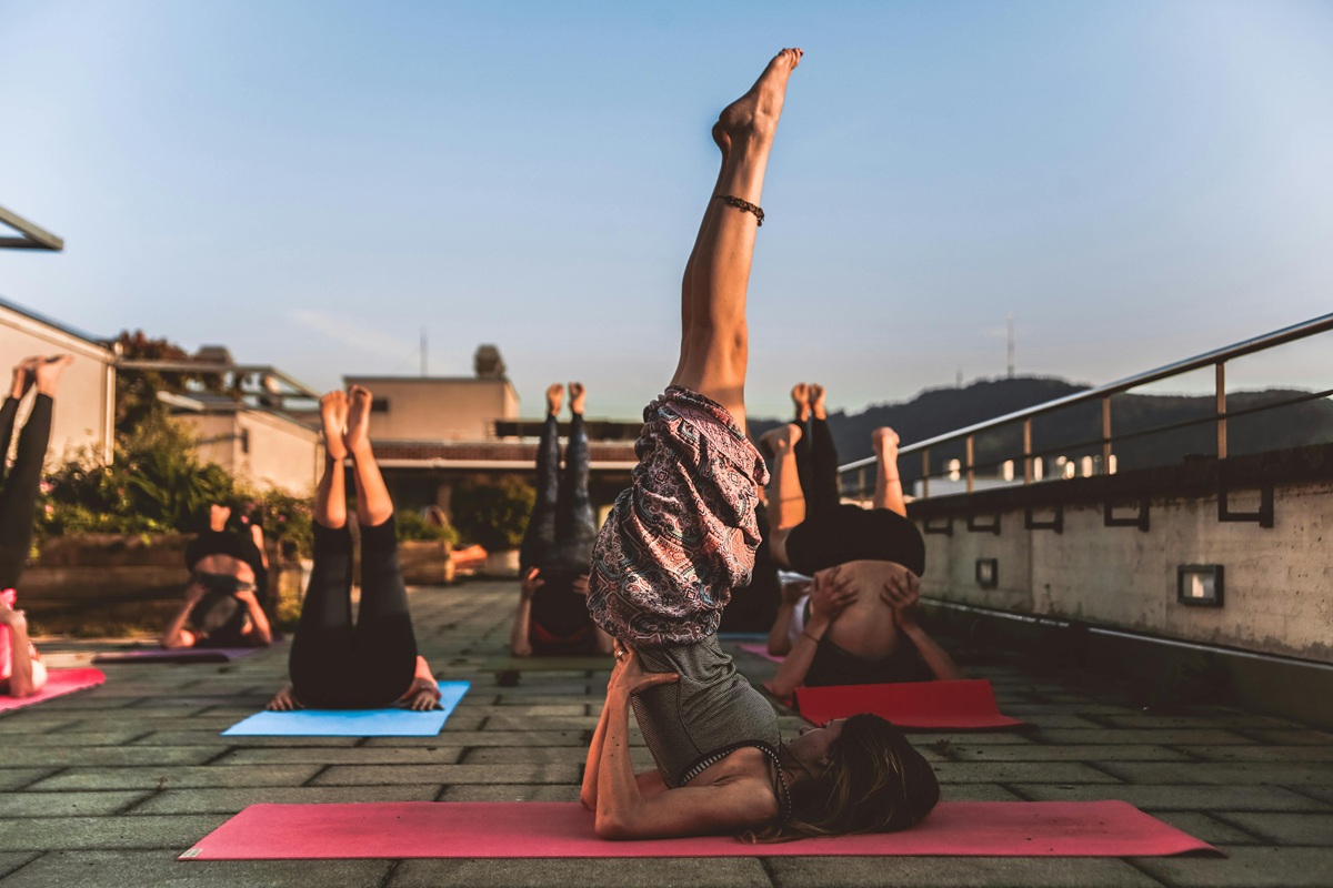 Asana de cada signo: descubra a postura que ativa seu poder